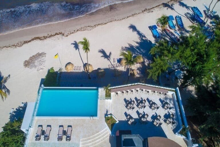 ¿Cuál es la diferencias entre un Hotel y un Resort? - TripPort